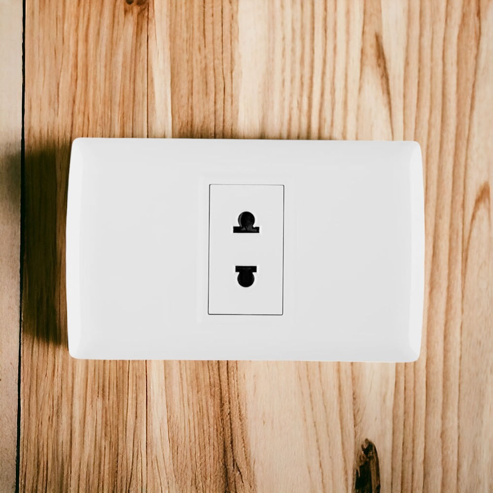 Tomacorriente Universal Simple - Basic Orange - Promart