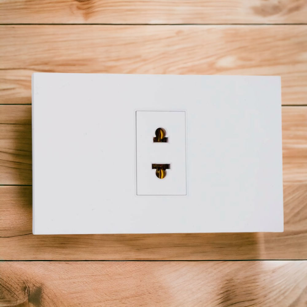 Tomacorriente Core Simple Universal Blanco Orange - Promart