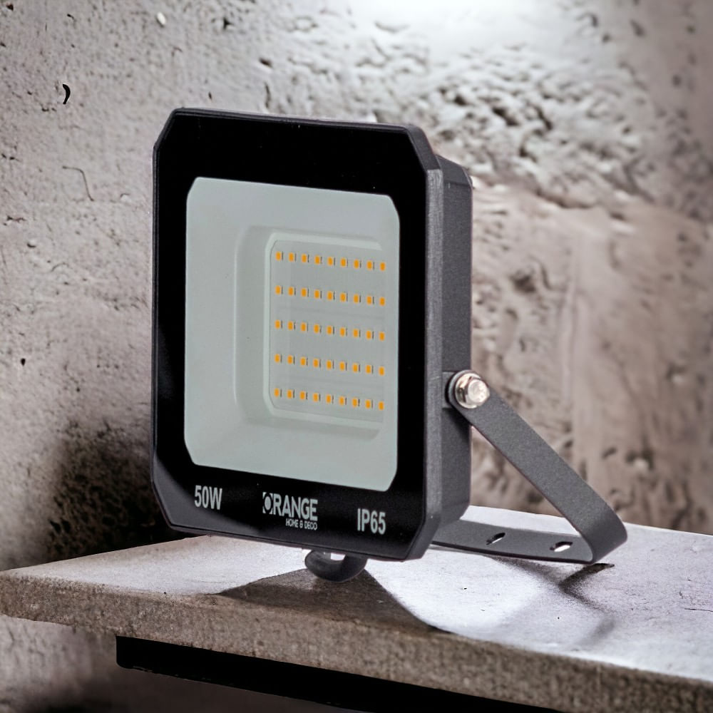 Reflector LED Orange 50w Negro Luz Cálida - Promart